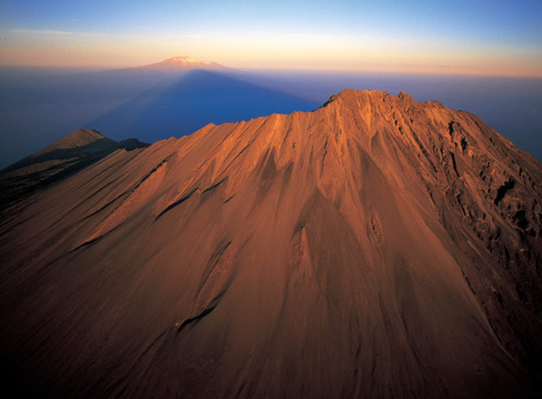 6-tägige Berg-Besteigung des Mount Meru in Tansania.